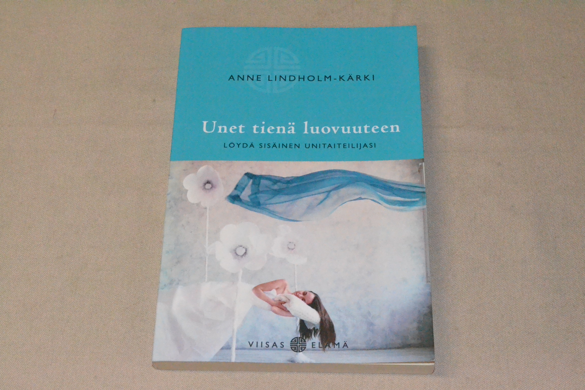 Anne Lindholm-Kärki Unet tienä luovuuteen